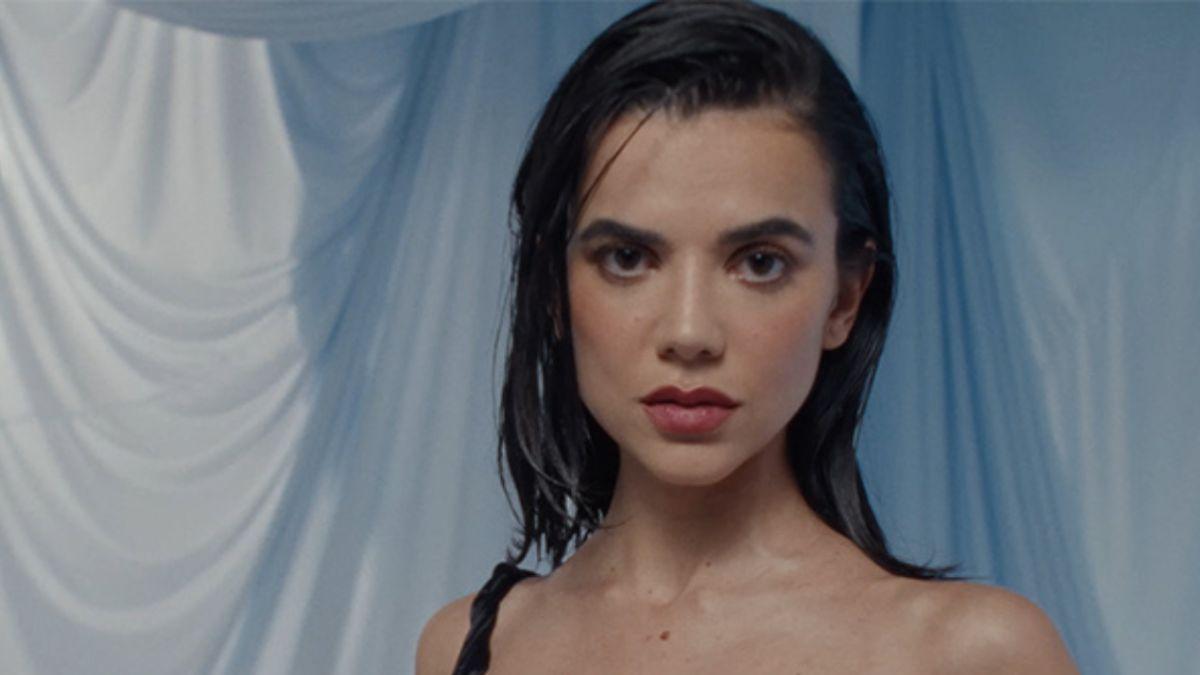 Manu Gavassi lança clipe reflexivo de '31' no seu aniversário