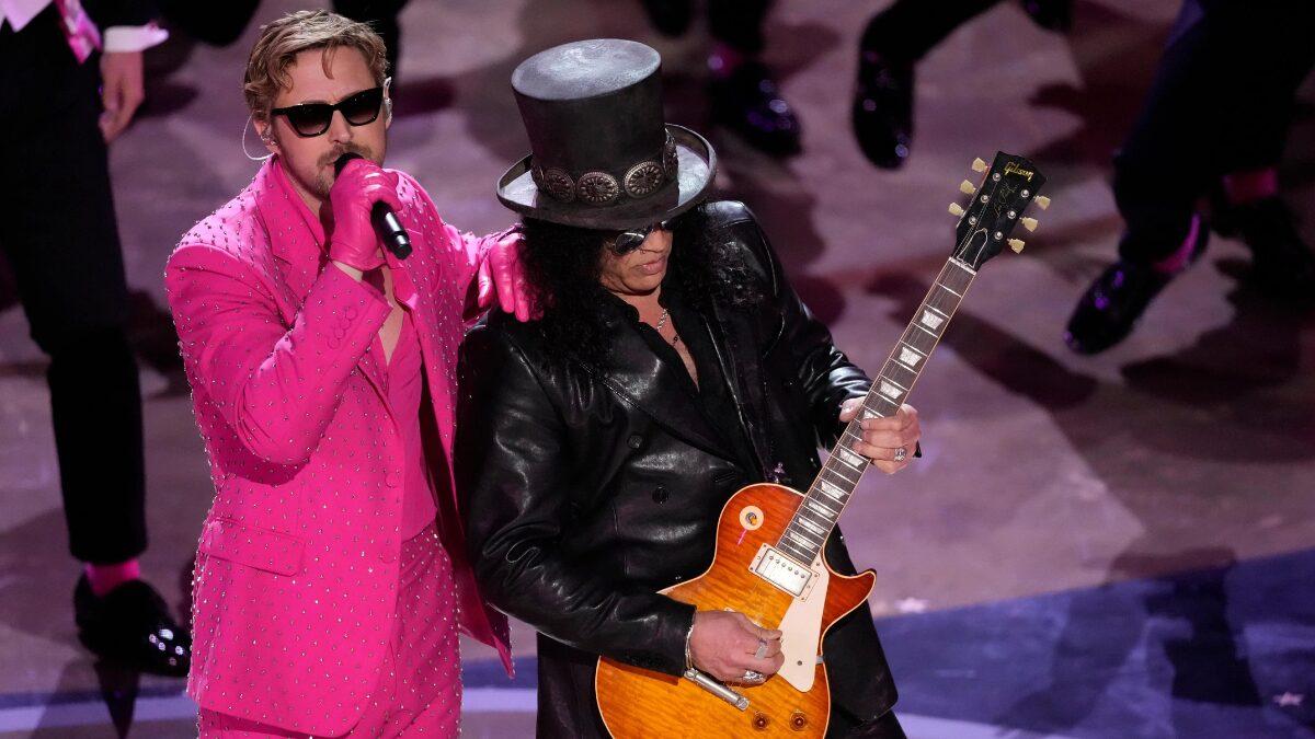 Slash se apresenta com Ryan Gosling no Oscar 2024