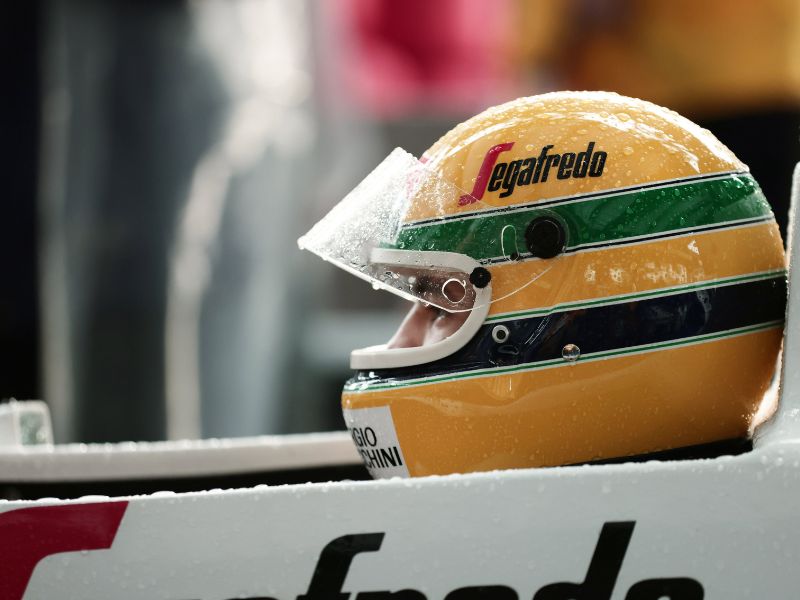 Novas imagens do seriado de Senna revelam o "Rei de Mônaco"