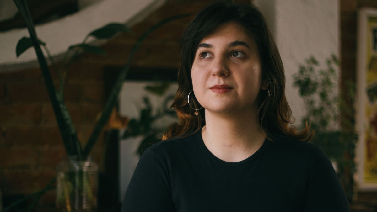 Ana Barros reflete sobre luto familiar em livro de estreia